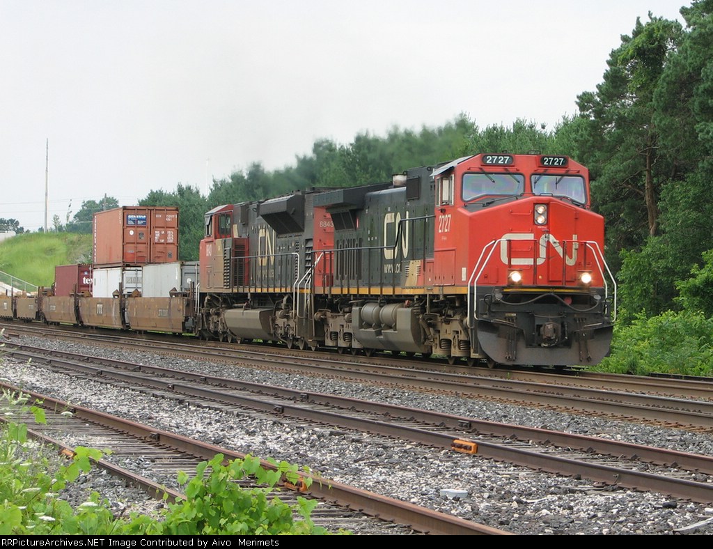 CN 2727 at Ingersoll